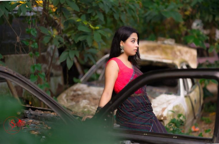 Hot Bangladeshi Saree Model : A Captivating Fusion - Mati News