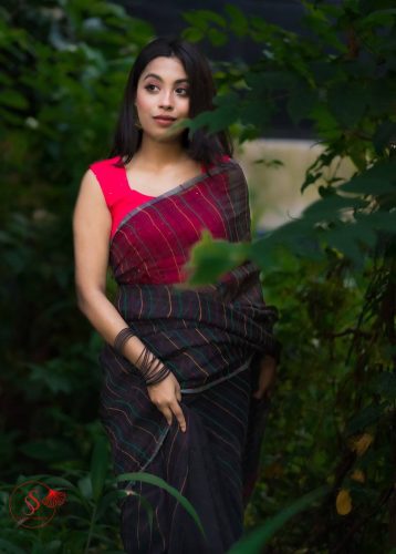Hot Bangladeshi Saree Model : A Captivating Fusion