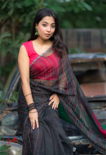 Hot Bangladeshi Saree Model : A Captivating Fusion - Mati News